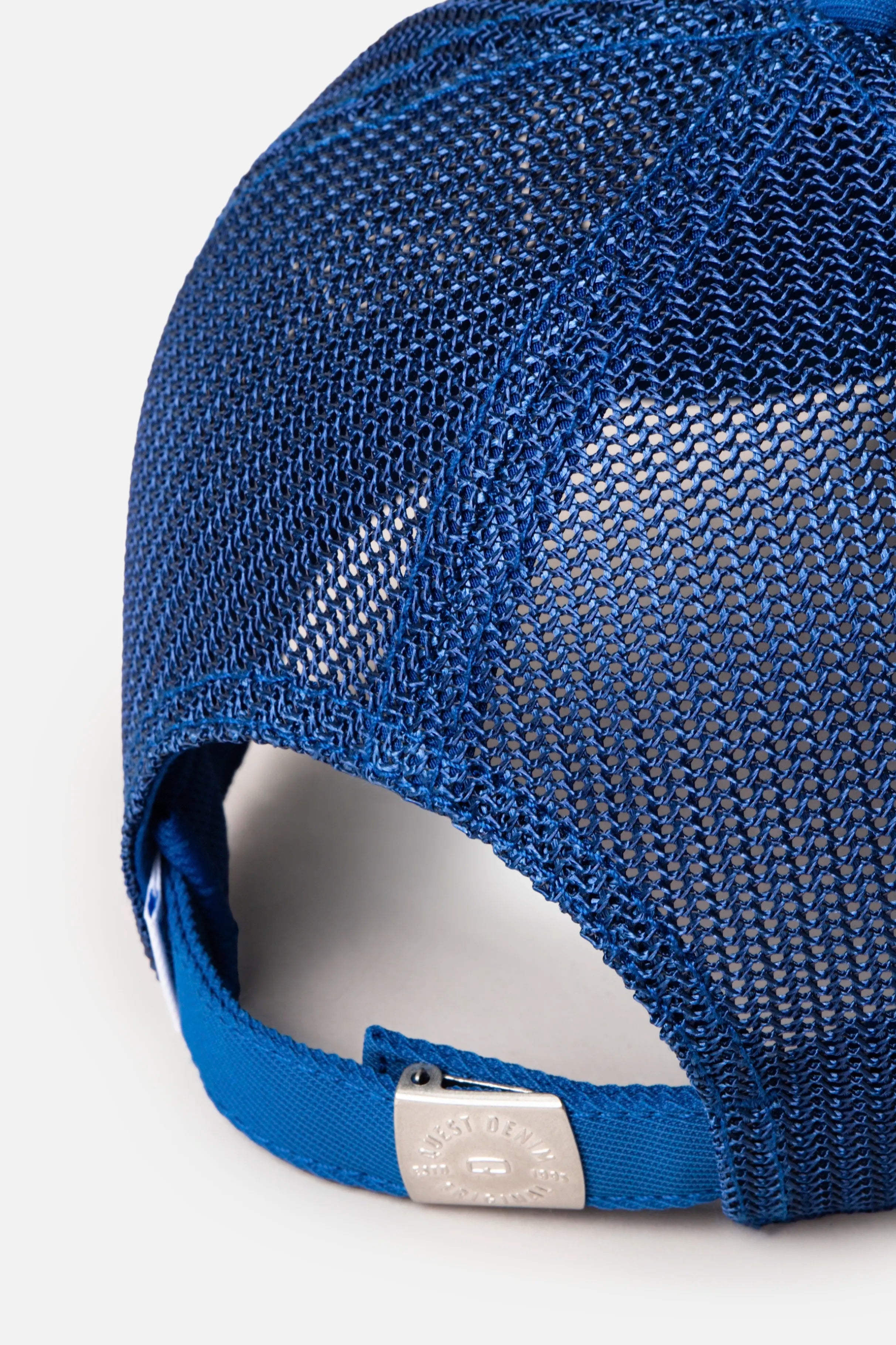 GORRA CAMIONERA COLOR AZUL REY – Quest Colombia